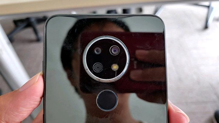 Mysterious Nokia Smartphone Spotted with Triple Rear Cameras in a ...